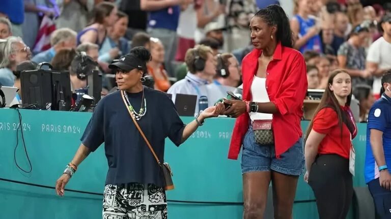 SAD NEWS: South Carolina Fans Shed Tears and Prayed for Dawn Staley ...